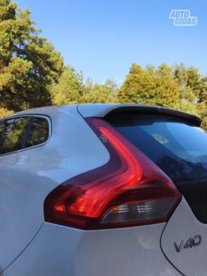 Balts Volvo V40 2015 Palanga, ar dzinēja tilpumu 2.00 L un nobraukumu 233 tūkst. km par 8950 €, foto 16 vietnē AUTOMOTO.COM.LV