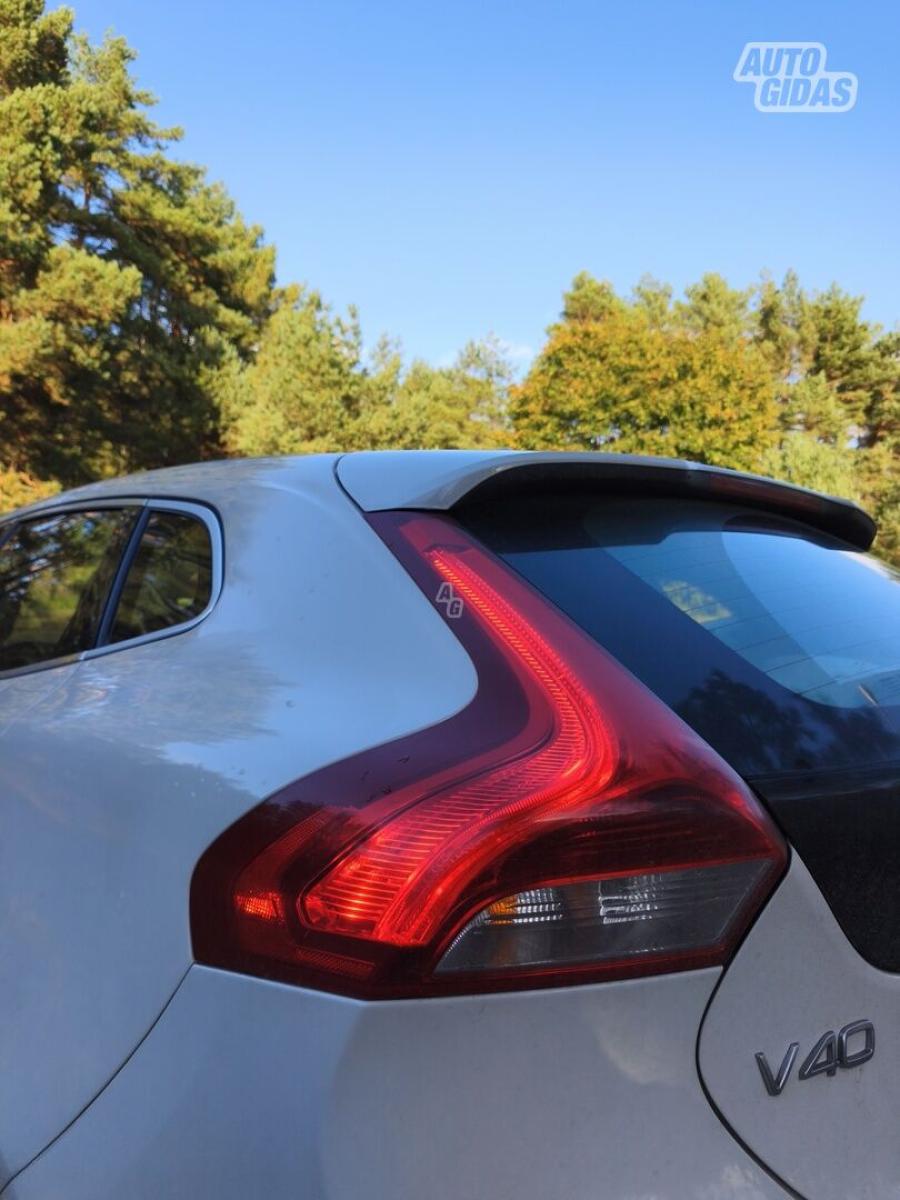 Balts Volvo V40 2015 Palanga, ar dzinēja tilpumu 2.00 L un nobraukumu 233 tūkst. km par 8950 €, foto 16 vietnē AUTOMOTO.COM.LV