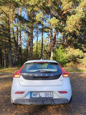 Balts Volvo V40 2015 Palanga, ar dzinēja tilpumu 2.00 L un nobraukumu 233 tūkst. km par 8950 €, foto 17 vietnē AUTOMOTO.COM.LV