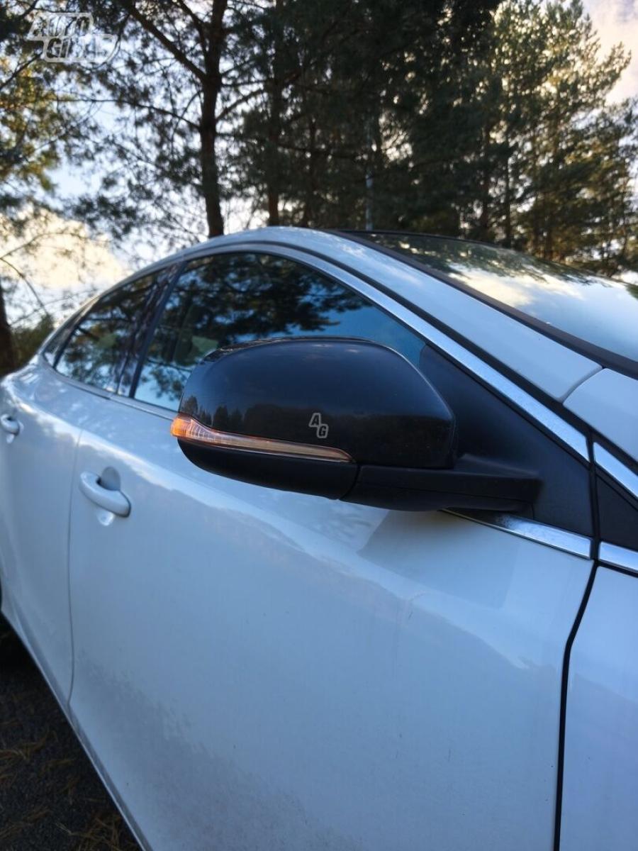 Balts Volvo V40 2015 Palanga, ar dzinēja tilpumu 2.00 L un nobraukumu 233 tūkst. km par 8950 €, foto 23 vietnē AUTOMOTO.COM.LV