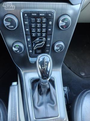 Balts Volvo V40 2015 Palanga, ar dzinēja tilpumu 2.00 L un nobraukumu 233 tūkst. km par 8950 €, foto 25 vietnē AUTOMOTO.COM.LV