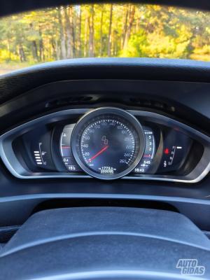 Balts Volvo V40 2015 Palanga, ar dzinēja tilpumu 2.00 L un nobraukumu 233 tūkst. km par 8950 €, foto 28 vietnē AUTOMOTO.COM.LV