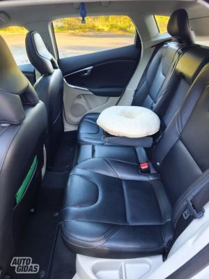 Balts Volvo V40 2015 Palanga, ar dzinēja tilpumu 2.00 L un nobraukumu 233 tūkst. km par 8950 €, foto 37 vietnē AUTOMOTO.COM.LV