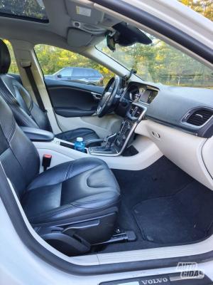 Balts Volvo V40 2015 Palanga, ar dzinēja tilpumu 2.00 L un nobraukumu 233 tūkst. km par 8950 €, foto 38 vietnē AUTOMOTO.COM.LV