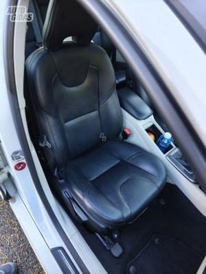 Balts Volvo V40 2015 Palanga, ar dzinēja tilpumu 2.00 L un nobraukumu 233 tūkst. km par 8950 €, foto 40 vietnē AUTOMOTO.COM.LV