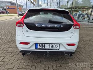 White Volvo V40 2015 in Liepaja, with an engine capacity of 2.00 L and mileage of 344 thousand km for 5990 €, photo 5 on AUTOMOTO.COM.LV