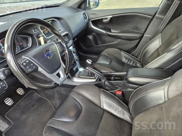 Volvo V40 2015 in Liepaja on AUTOMOTO.COM.LV White Volvo V40 2015 in Liepaja, with an engine capacity of 2.00 L and mileage of 344 thousand km for 5990 €, photo 11 on AUTOMOTO.COM.LV