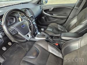 White Volvo V40 2015 in Liepaja, with an engine capacity of 2.00 L and mileage of 344 thousand km for 5990 €, photo 11 on AUTOMOTO.COM.LV