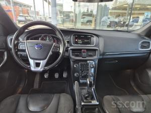 White Volvo V40 2015 in Liepaja, with an engine capacity of 2.00 L and mileage of 344 thousand km for 5990 €, photo 12 on AUTOMOTO.COM.LV