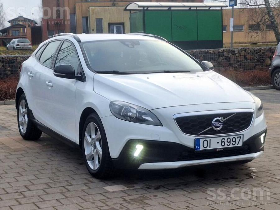 Balts Volvo V40 2016 Cēsis, ar dzinēja tilpumu 2.00 L un nobraukumu 258 tūkst. km par 8500 €, foto 4 vietnē AUTOMOTO.COM.LV