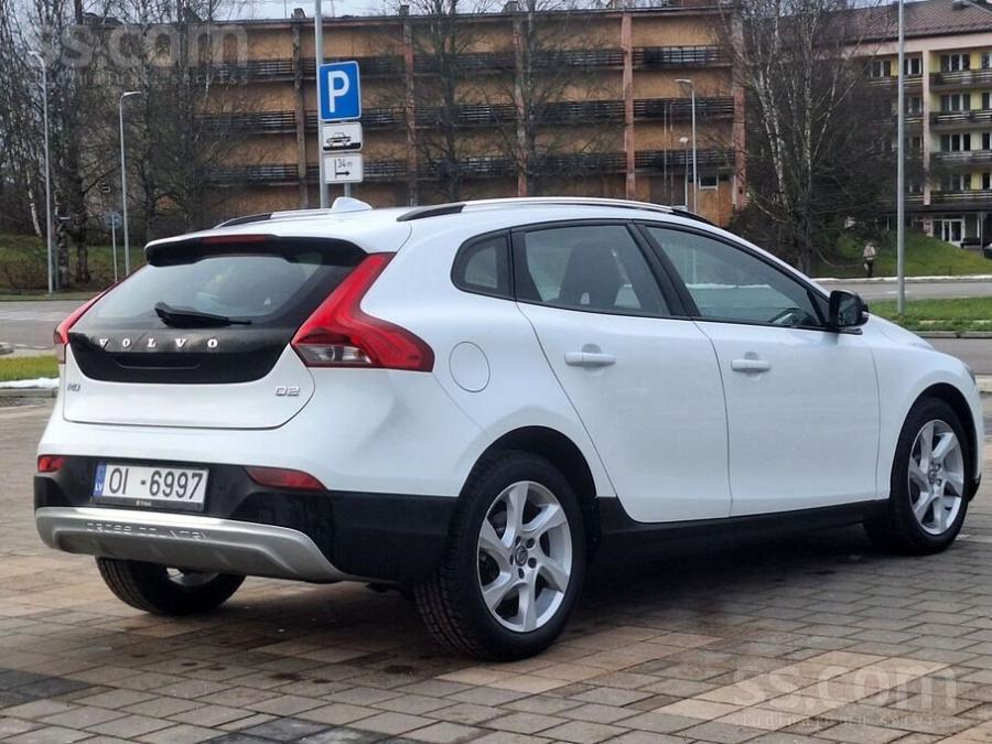 Balts Volvo V40 2016 Cēsis, ar dzinēja tilpumu 2.00 L un nobraukumu 258 tūkst. km par 8500 €, foto 6 vietnē AUTOMOTO.COM.LV