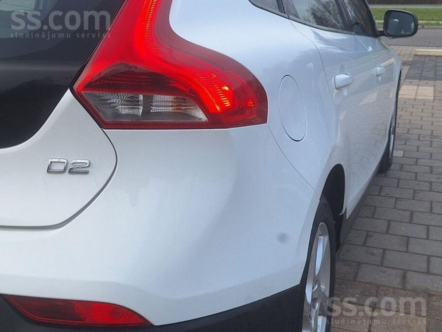 Balts Volvo V40 2016 Cēsis, ar dzinēja tilpumu 2.00 L un nobraukumu 258 tūkst. km par 8500 €, foto 16 vietnē AUTOMOTO.COM.LV