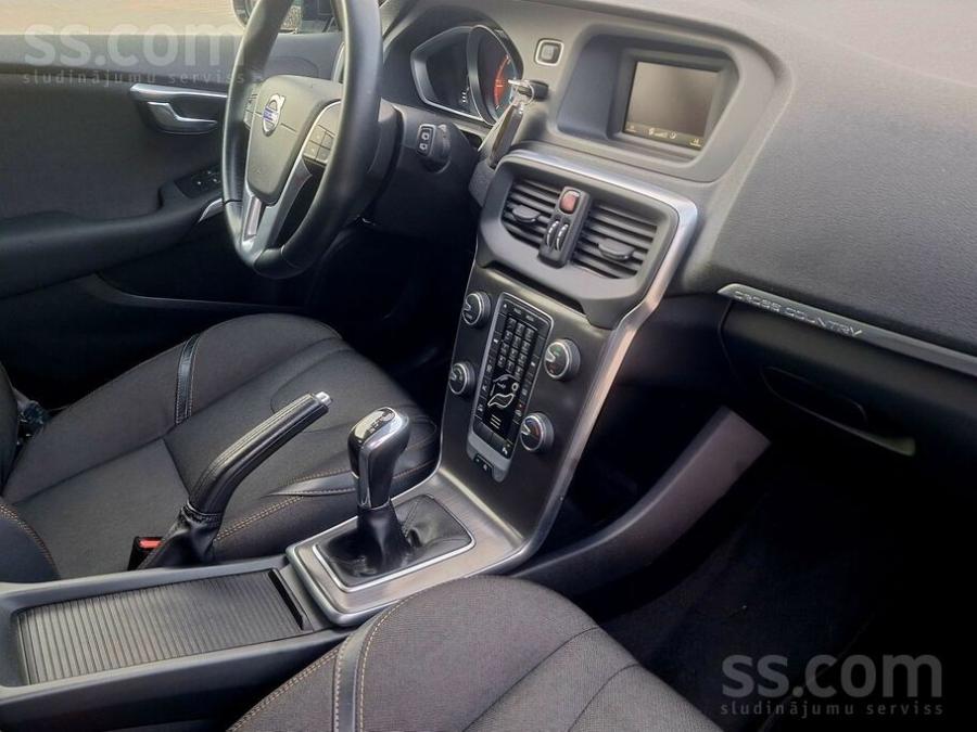 Balts Volvo V40 2016 Cēsis, ar dzinēja tilpumu 2.00 L un nobraukumu 258 tūkst. km par 8500 €, foto 19 vietnē AUTOMOTO.COM.LV