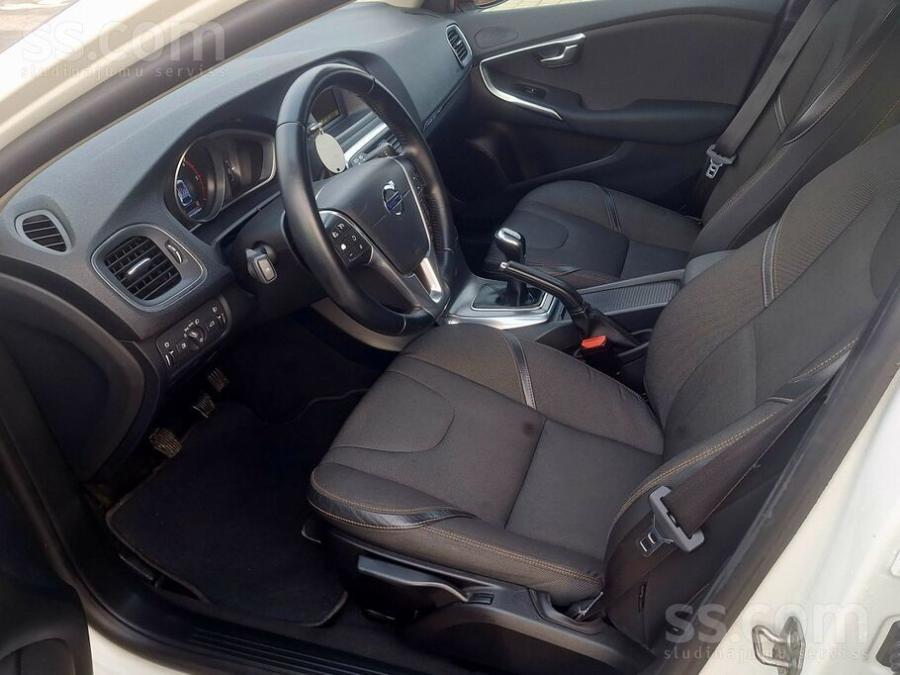 Balts Volvo V40 2016 Cēsis, ar dzinēja tilpumu 2.00 L un nobraukumu 258 tūkst. km par 8500 €, foto 20 vietnē AUTOMOTO.COM.LV