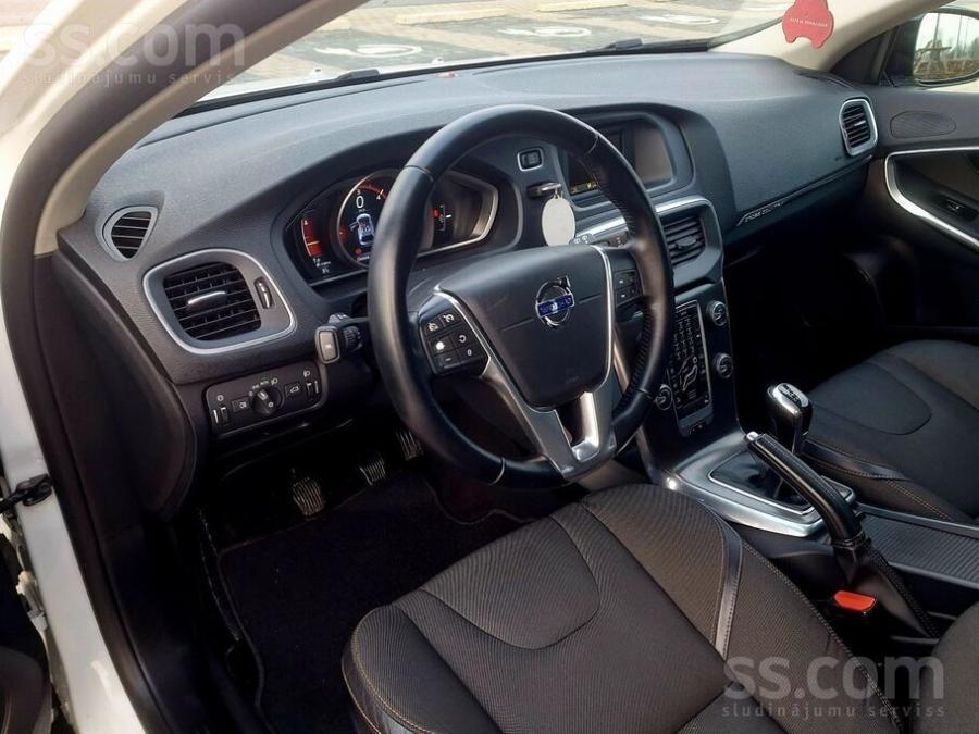 Balts Volvo V40 2016 Cēsis, ar dzinēja tilpumu 2.00 L un nobraukumu 258 tūkst. km par 8500 €, foto 21 vietnē AUTOMOTO.COM.LV