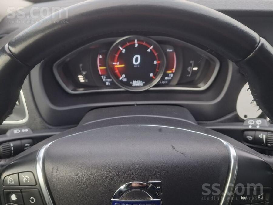 Balts Volvo V40 2016 Cēsis, ar dzinēja tilpumu 2.00 L un nobraukumu 258 tūkst. km par 8500 €, foto 27 vietnē AUTOMOTO.COM.LV