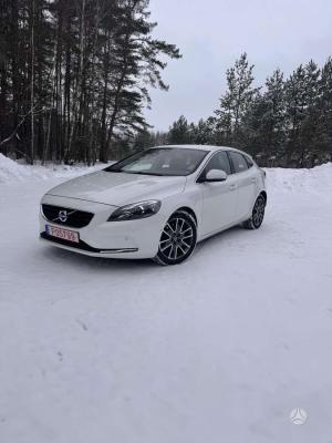 White Volvo V40 2016 in Jonava, with an engine capacity of 1.97 L and mileage of 277 thousand km for 6950 €, photo  on AUTOMOTO.COM.LV