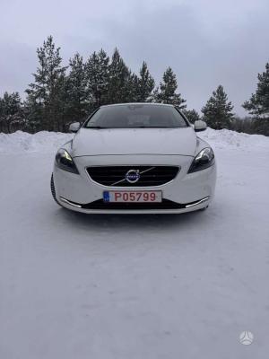 Balts Volvo V40 2016 Jonava, ar dzinēja tilpumu 1.97 L un nobraukumu 277 tūkst. km par 6950 €, foto 2 vietnē AUTOMOTO.COM.LV