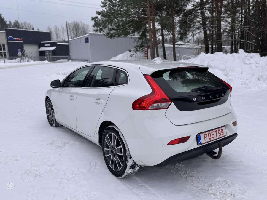 Balts Volvo V40 2016 Jonava, ar dzinēja tilpumu 1.97 L un nobraukumu 277 tūkst. km par 6950 €, foto 7 vietnē AUTOMOTO.COM.LV