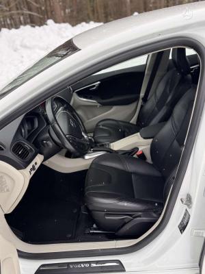 Balts Volvo V40 2016 Jonava, ar dzinēja tilpumu 1.97 L un nobraukumu 277 tūkst. km par 6950 €, foto 8 vietnē AUTOMOTO.COM.LV
