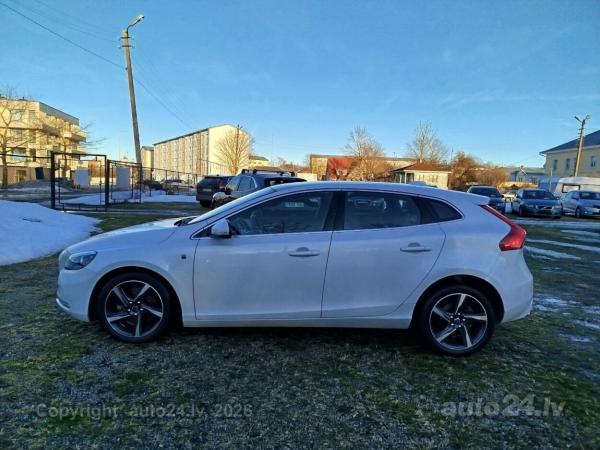 Balts Volvo V40 2016 Rakvere, ar dzinēja tilpumu 2.00 L un nobraukumu 199 tūkst. km par 9900 €, foto 2 vietnē AUTOMOTO.COM.LV