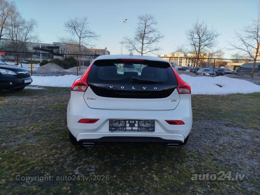 Balts Volvo V40 2016 Rakvere, ar dzinēja tilpumu 2.00 L un nobraukumu 199 tūkst. km par 9900 €, foto 3 vietnē AUTOMOTO.COM.LV