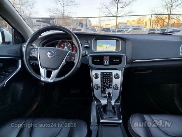 Balts Volvo V40 2016 Rakvere, ar dzinēja tilpumu 2.00 L un nobraukumu 199 tūkst. km par 9900 €, foto 6 vietnē AUTOMOTO.COM.LV