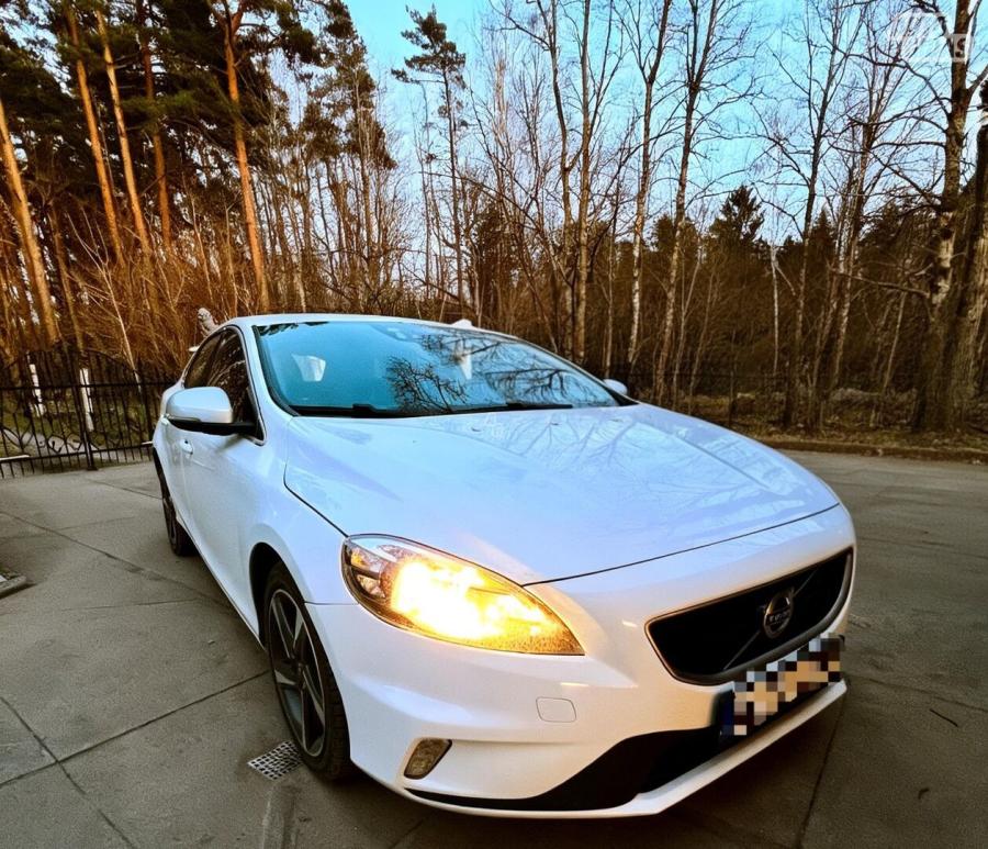Balts Volvo V40 2016 Mažeikiai, ar dzinēja tilpumu 2.00 L un nobraukumu 278 tūkst. km par 5999 €, foto 4 vietnē AUTOMOTO.COM.LV