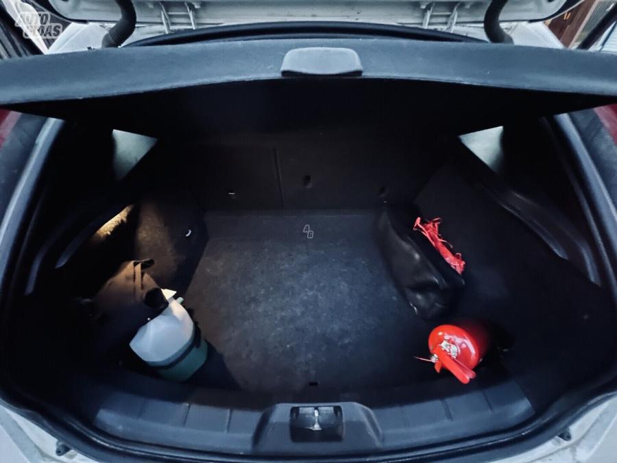 Balts Volvo V40 2016 Mažeikiai, ar dzinēja tilpumu 2.00 L un nobraukumu 278 tūkst. km par 5999 €, foto 7 vietnē AUTOMOTO.COM.LV