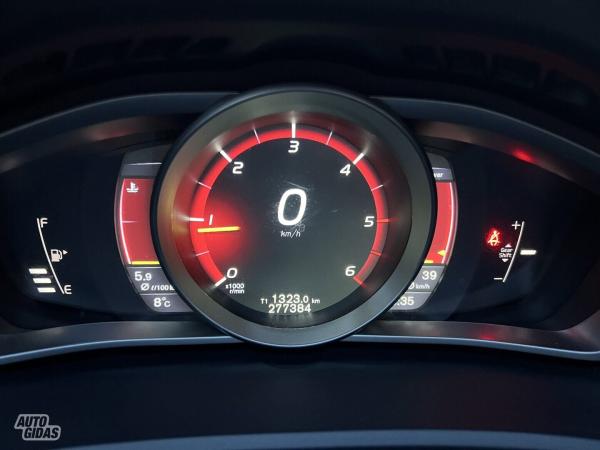 Белый Вольво В40 2016 в Мажейкяй, объемом двигателя 2.00 л и пробегом 278 тыс. км за 5999 €, фото 9 на AUTOMOTO.COM.LV
