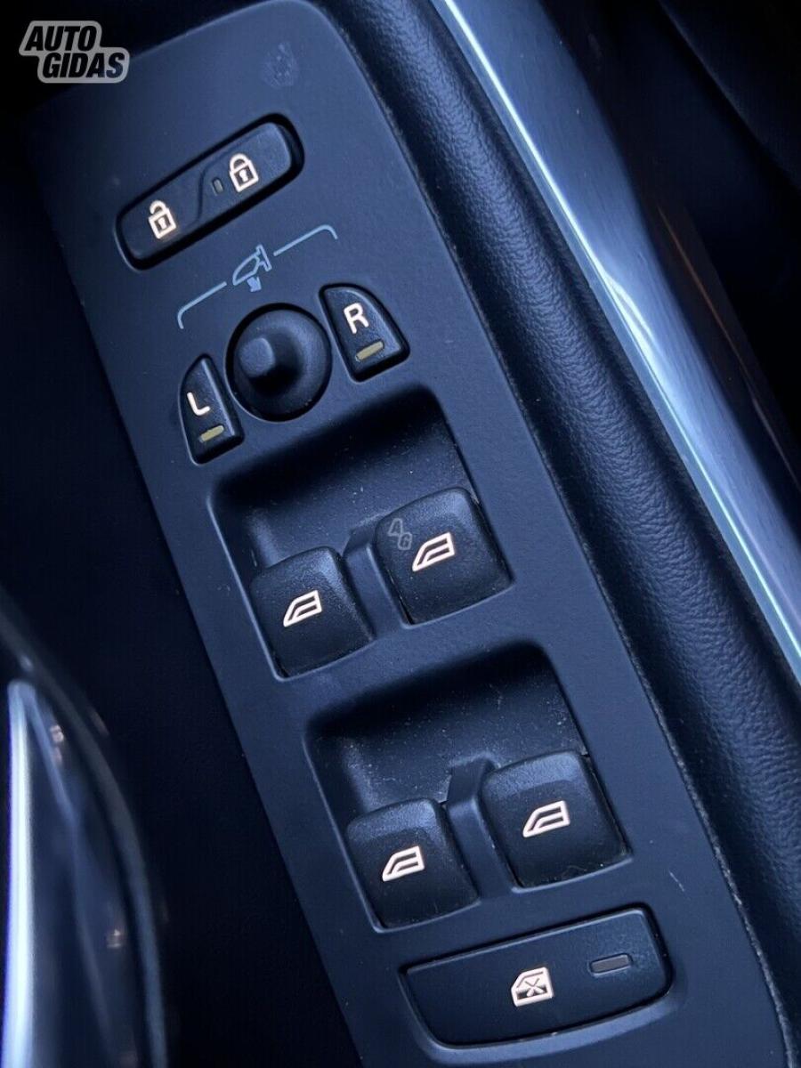 Balts Volvo V40 2016 Mažeikiai, ar dzinēja tilpumu 2.00 L un nobraukumu 278 tūkst. km par 5999 €, foto 13 vietnē AUTOMOTO.COM.LV