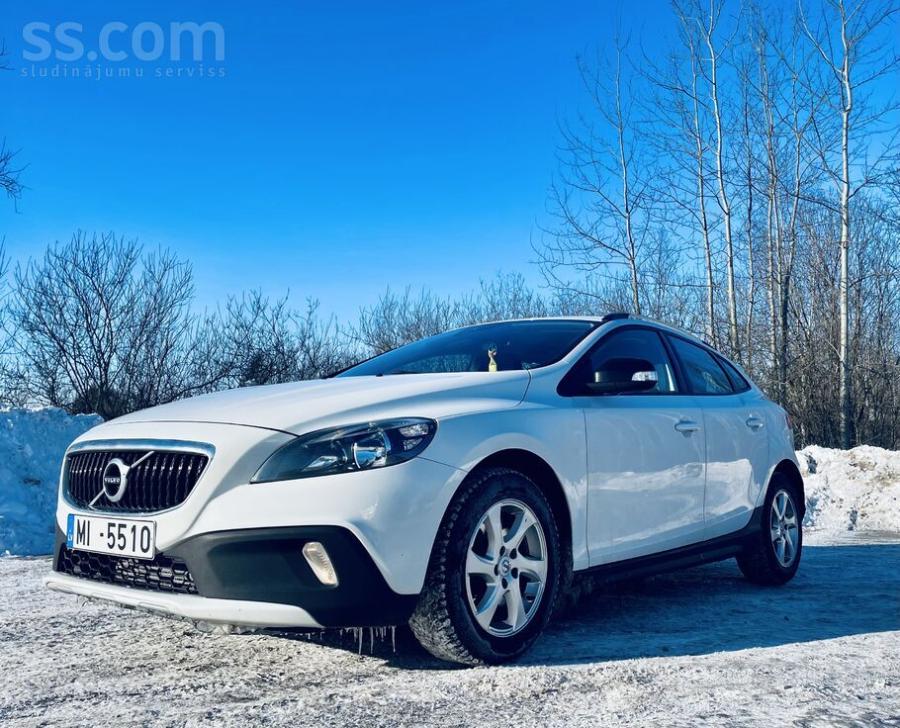 Balts Volvo V40 2016 Rīga, ar dzinēja tilpumu 2.00 L un nobraukumu 230 tūkst. km par 7750 €, foto 3 vietnē AUTOMOTO.COM.LV