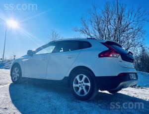 Balts Volvo V40 2016 Rīga, ar dzinēja tilpumu 2.00 L un nobraukumu 230 tūkst. km par 7750 €, foto 8 vietnē AUTOMOTO.COM.LV