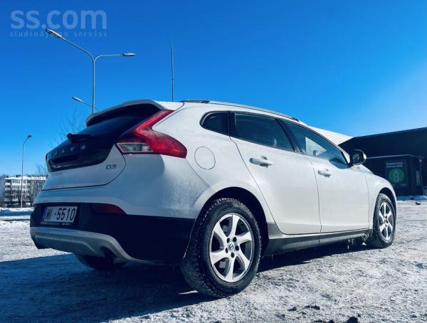 Balts Volvo V40 2016 Rīga, ar dzinēja tilpumu 2.00 L un nobraukumu 230 tūkst. km par 7750 €, foto 8 vietnē AUTOMOTO.COM.LV