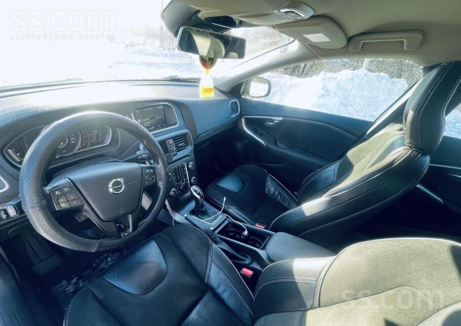 Balts Volvo V40 2016 Rīga, ar dzinēja tilpumu 2.00 L un nobraukumu 230 tūkst. km par 7750 €, foto 14 vietnē AUTOMOTO.COM.LV