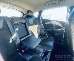 Balts Volvo V40 2016 Rīga, ar dzinēja tilpumu 2.00 L un nobraukumu 230 tūkst. km par 7750 €, foto 17 vietnē AUTOMOTO.COM.LV