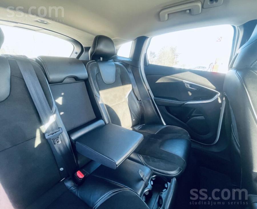 Balts Volvo V40 2016 Rīga, ar dzinēja tilpumu 2.00 L un nobraukumu 230 tūkst. km par 7750 €, foto 17 vietnē AUTOMOTO.COM.LV