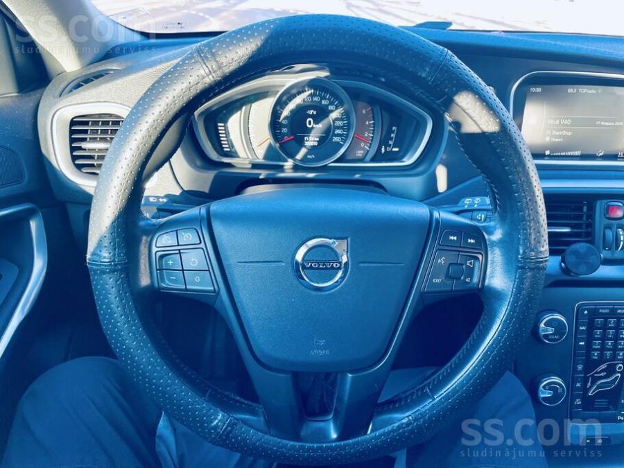 Balts Volvo V40 2016 Rīga, ar dzinēja tilpumu 2.00 L un nobraukumu 230 tūkst. km par 7750 €, foto 18 vietnē AUTOMOTO.COM.LV