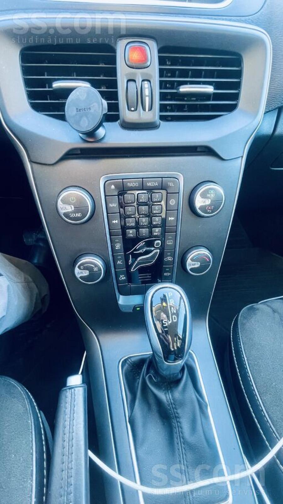 Balts Volvo V40 2016 Rīga, ar dzinēja tilpumu 2.00 L un nobraukumu 230 tūkst. km par 7750 €, foto 19 vietnē AUTOMOTO.COM.LV
