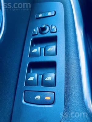 Balts Volvo V40 2016 Rīga, ar dzinēja tilpumu 2.00 L un nobraukumu 230 tūkst. km par 7750 €, foto 23 vietnē AUTOMOTO.COM.LV