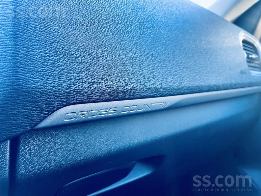 Balts Volvo V40 2016 Rīga, ar dzinēja tilpumu 2.00 L un nobraukumu 230 tūkst. km par 7750 €, foto 24 vietnē AUTOMOTO.COM.LV