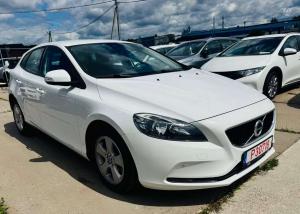 White Volvo V40 2016 in Kaunas, with an engine capacity of 1.97 L and mileage of 210 thousand km for 8800 €, photo 4 on AUTOMOTO.COM.LV
