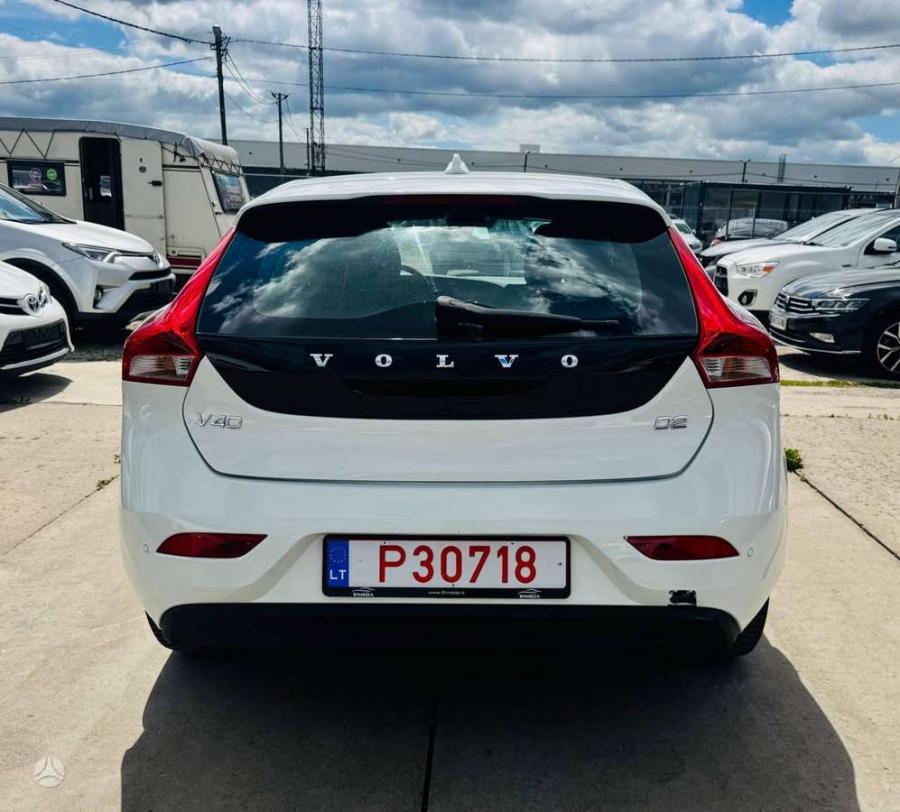 White Volvo V40 2016 in Kaunas, with an engine capacity of 1.97 L and mileage of 210 thousand km for 8800 €, photo 6 on AUTOMOTO.COM.LV