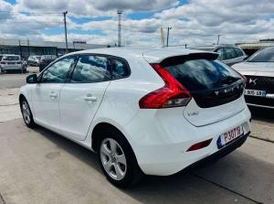 White Volvo V40 2016 in Kaunas, with an engine capacity of 1.97 L and mileage of 210 thousand km for 8800 €, photo 7 on AUTOMOTO.COM.LV