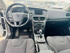 White Volvo V40 2016 in Kaunas, with an engine capacity of 1.97 L and mileage of 210 thousand km for 8800 €, photo 10 on AUTOMOTO.COM.LV