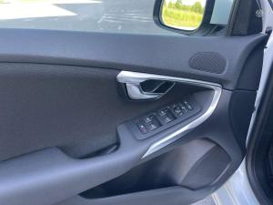 Balts Volvo V40 2016 Kauņa, ar dzinēja tilpumu 1.97 L un nobraukumu 196 tūkst. km par 6950 €, foto 17 vietnē AUTOMOTO.COM.LV