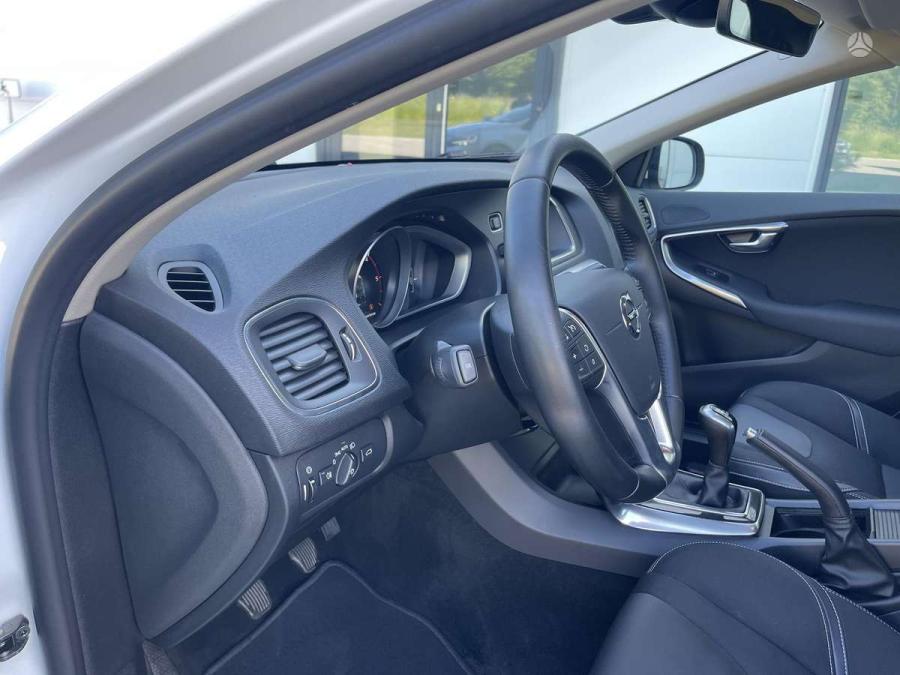 Balts Volvo V40 2016 Kauņa, ar dzinēja tilpumu 1.97 L un nobraukumu 196 tūkst. km par 6950 €, foto 18 vietnē AUTOMOTO.COM.LV