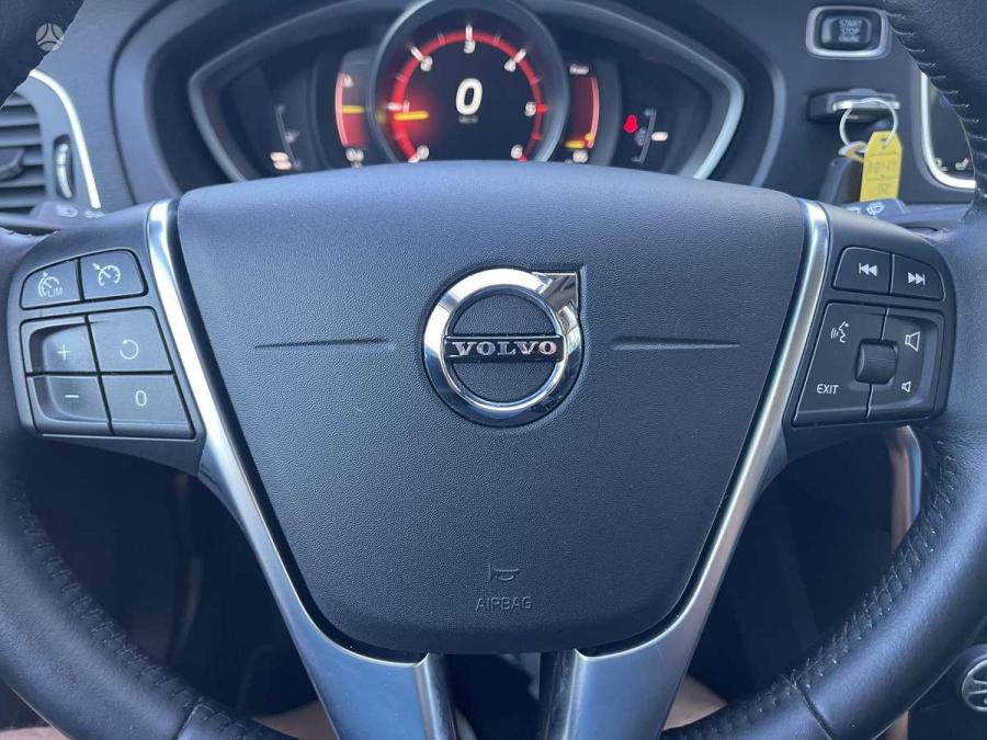 Balts Volvo V40 2016 Kauņa, ar dzinēja tilpumu 1.97 L un nobraukumu 196 tūkst. km par 6950 €, foto 19 vietnē AUTOMOTO.COM.LV