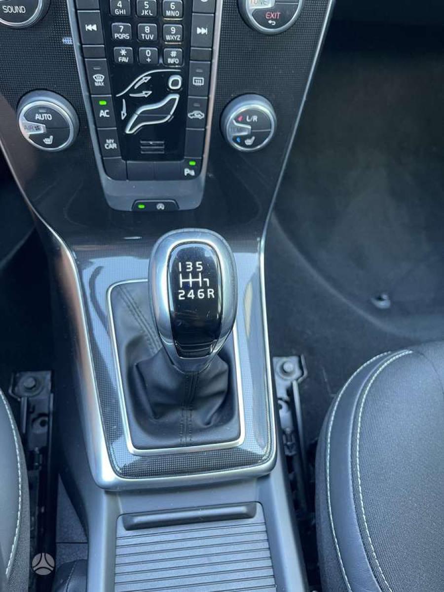 Balts Volvo V40 2016 Kauņa, ar dzinēja tilpumu 1.97 L un nobraukumu 196 tūkst. km par 6950 €, foto 23 vietnē AUTOMOTO.COM.LV