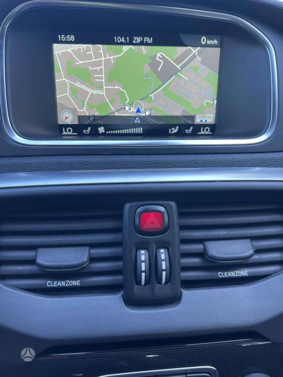 Balts Volvo V40 2016 Kauņa, ar dzinēja tilpumu 1.97 L un nobraukumu 196 tūkst. km par 6950 €, foto 25 vietnē AUTOMOTO.COM.LV